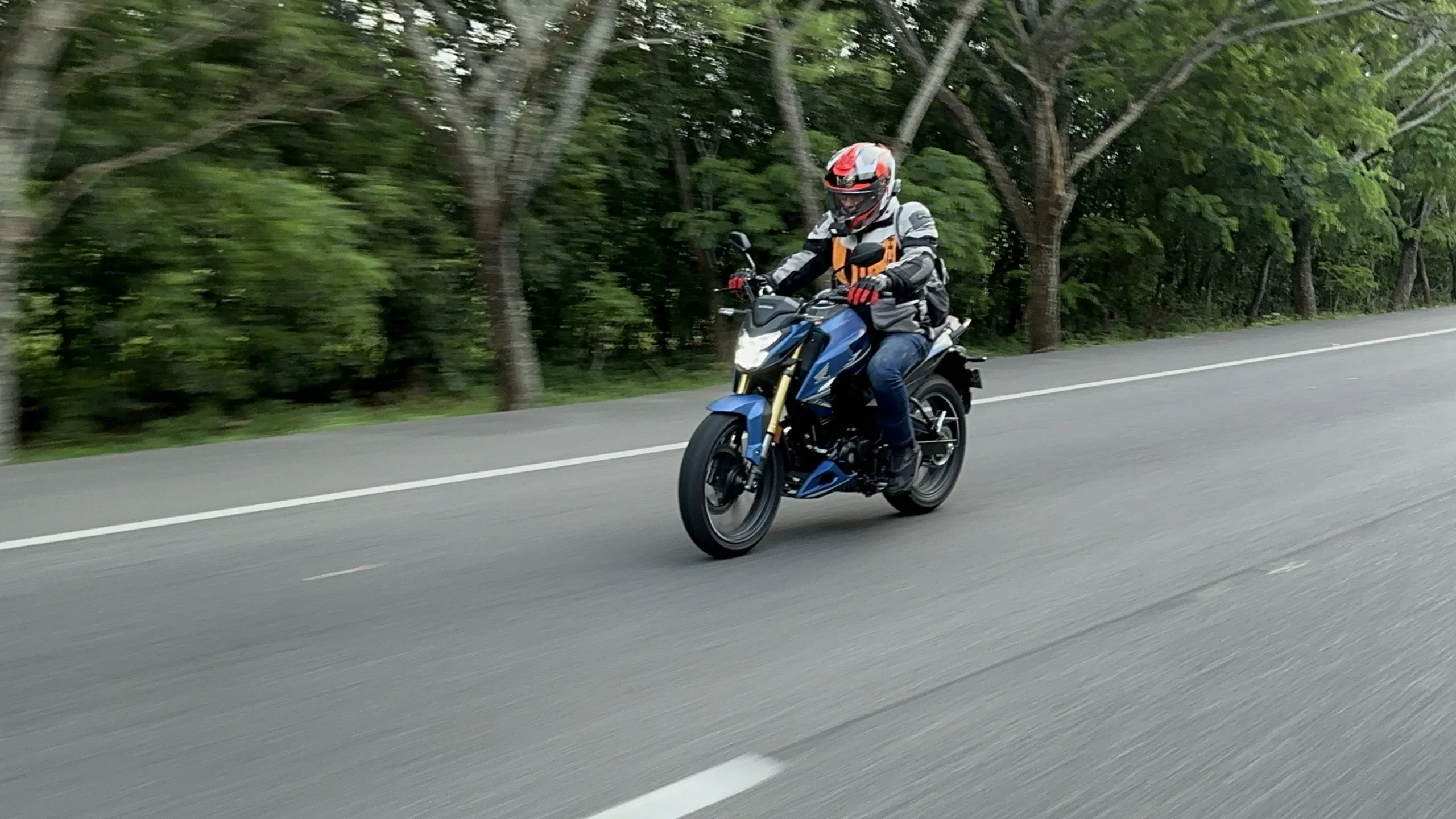 Prueba de la nueva Honda CB190R 2.0. ¿Reinará su segmento?